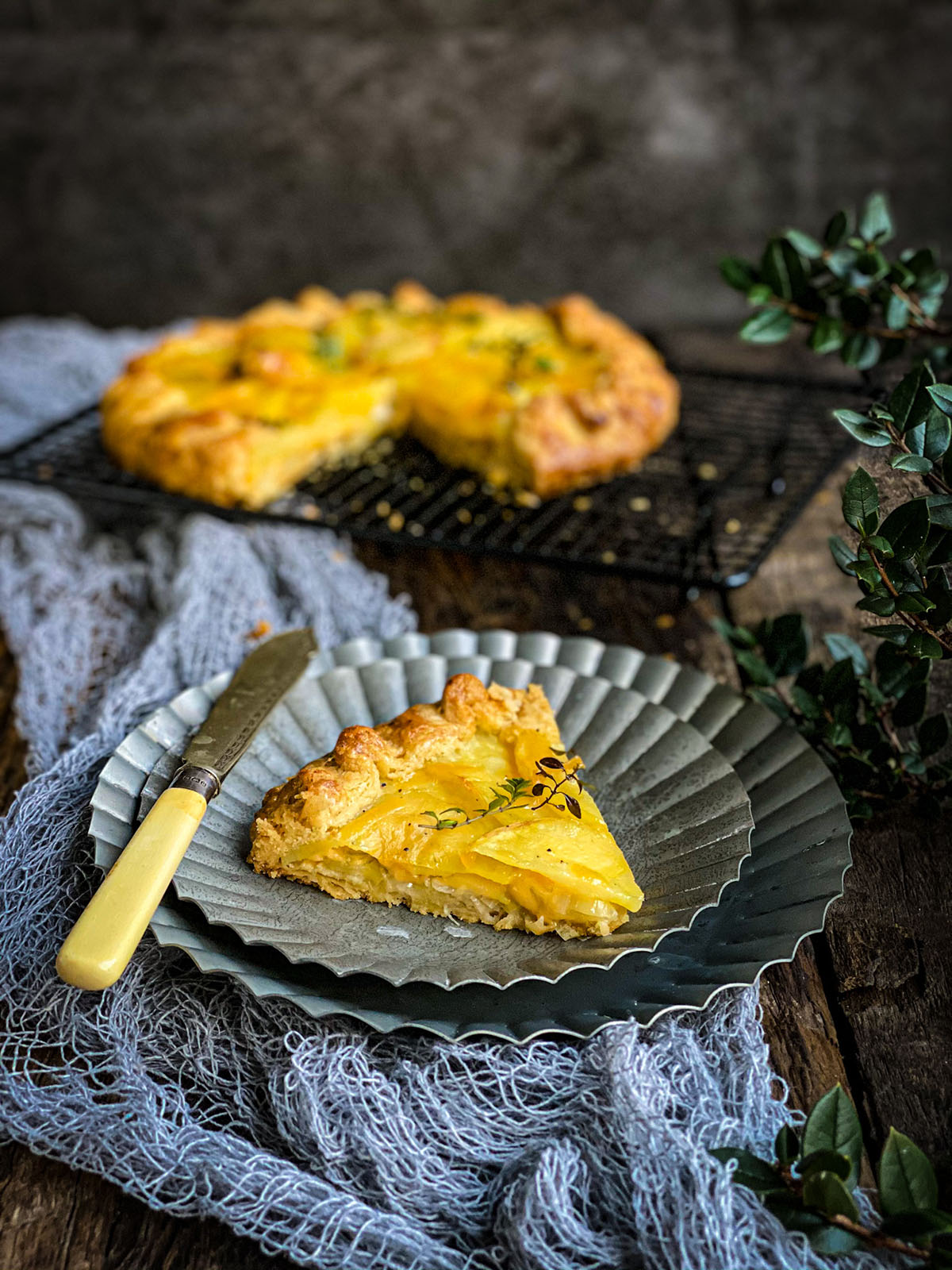 Slani tart sa krompirom, sirom i prazilukom – Kruške & Sir